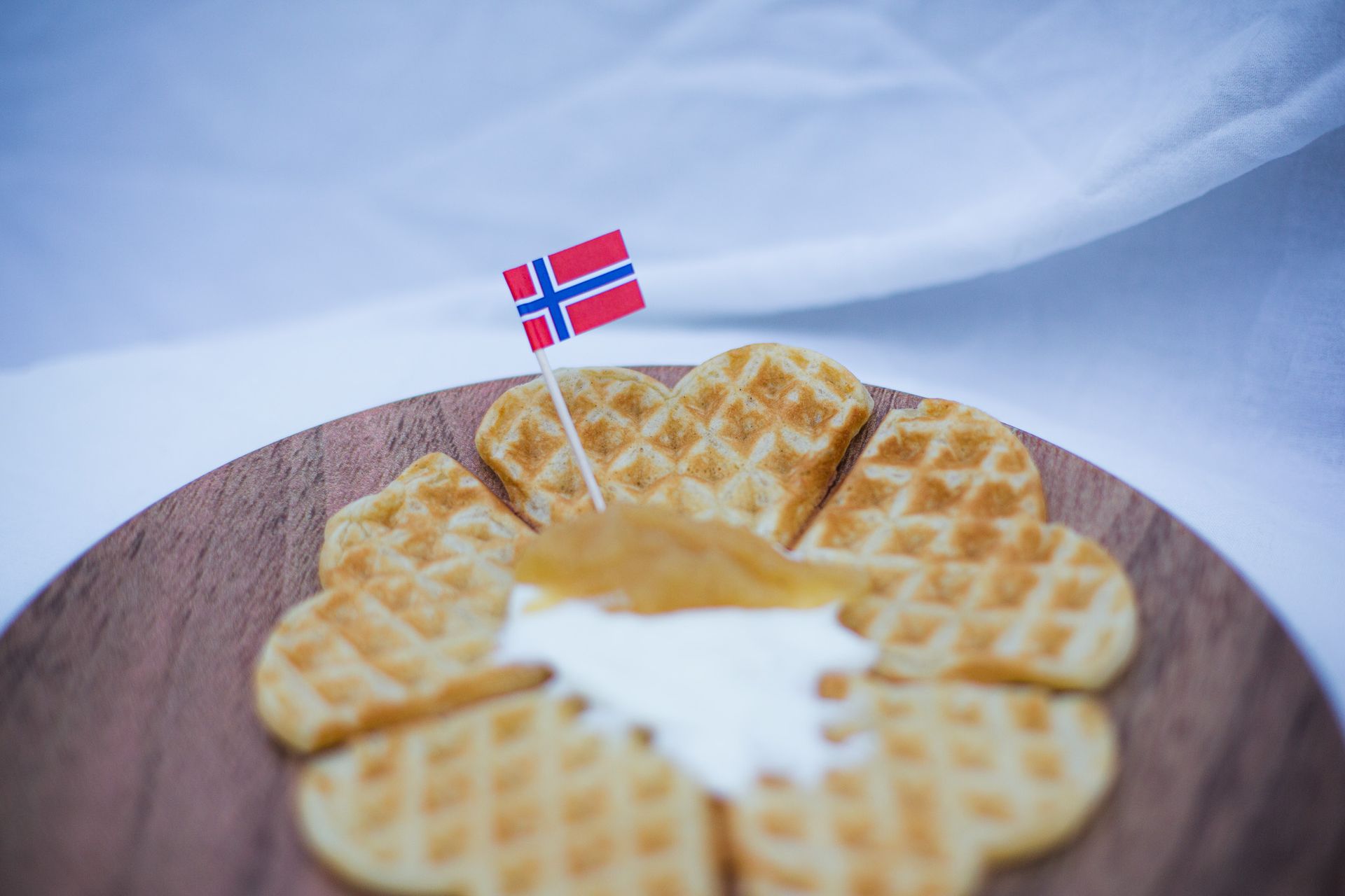 Vafler : must-have Norwegian waffles with cardamom